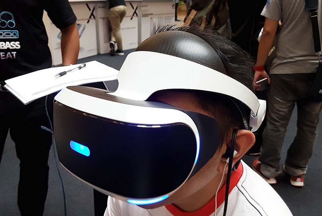 Sony To Sell New PS4 VR Headsets, Comes With Minor Changes - EconoTimes