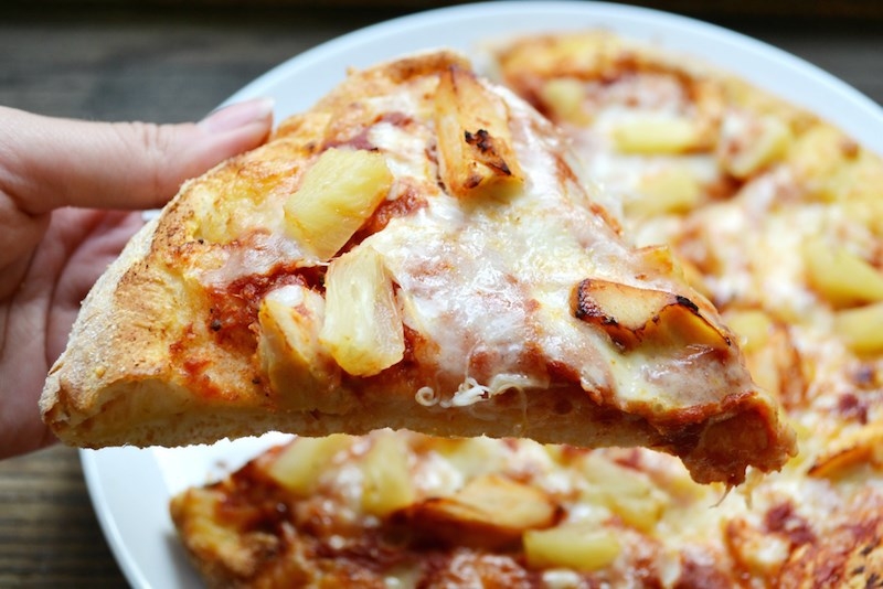 Pineapple gaining popularity as a pizza topping - EconoTimes