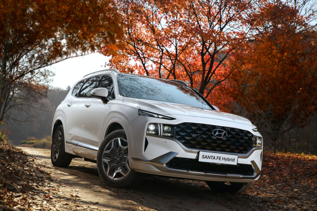 Hyundai Unveils Revamped Santa Fe SUV: New Design Promises Urban ...