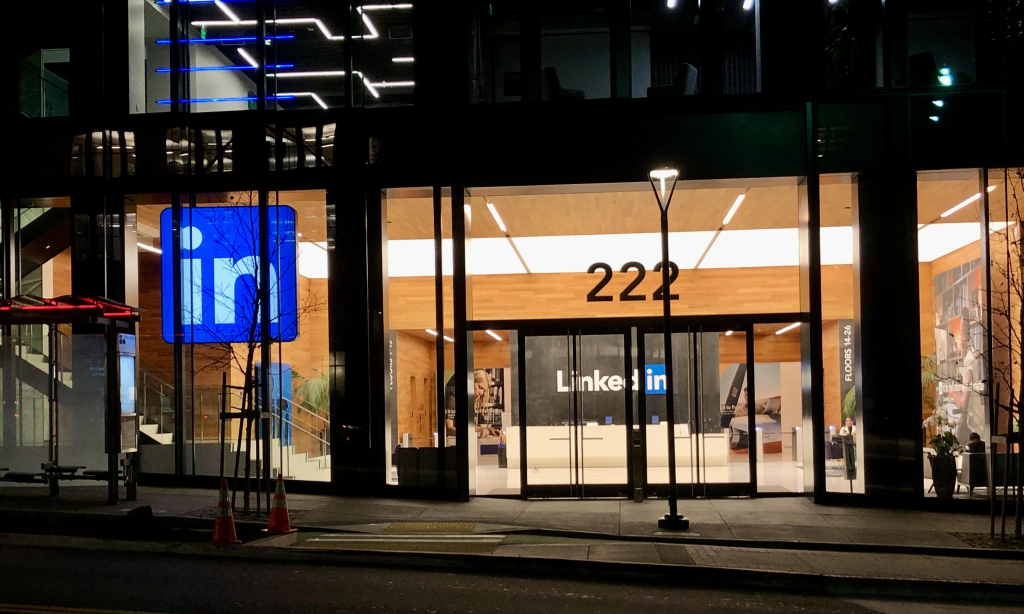 LinkedIn Surpasses 1 Billion Users; Unveils AI Enhancements for Premium Members - EconoTimes