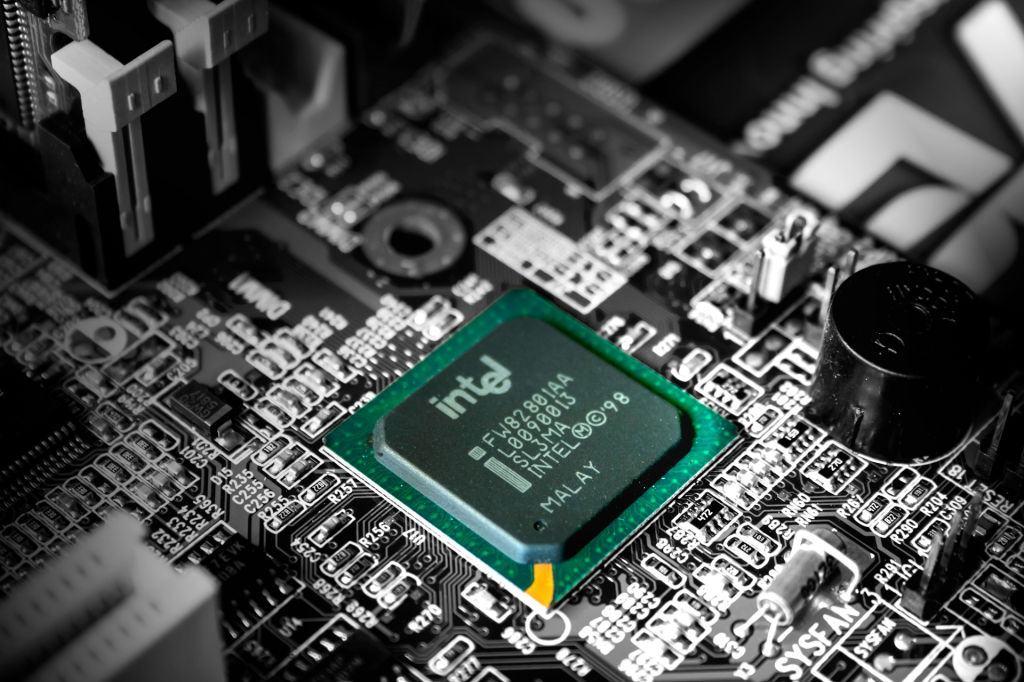 Intel Eyes Xbox Chip Deal, Promising Power Shift in Console Wars ...