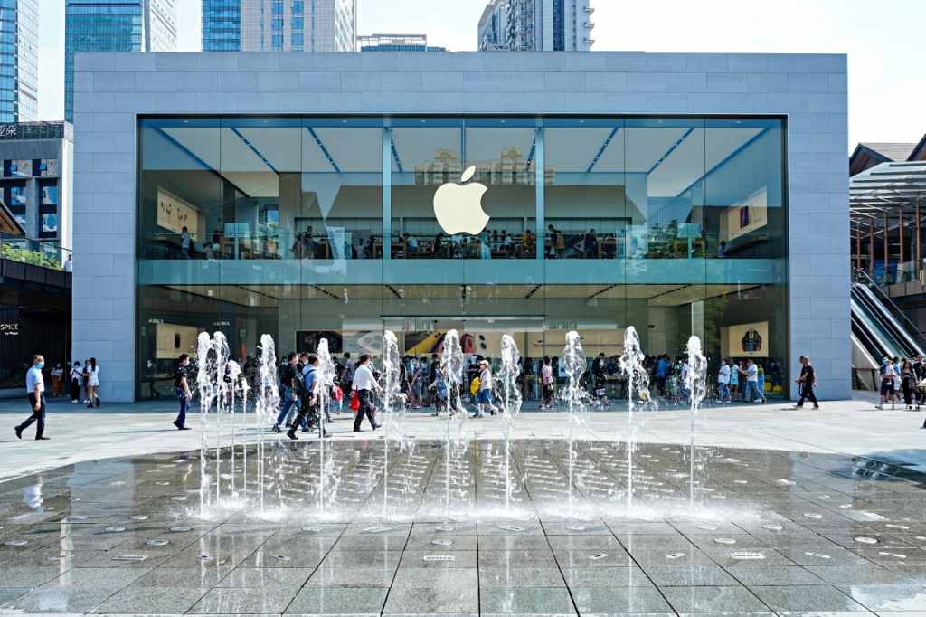 Apple Reveals Leadership Shuffle After Gary Geaves Leaves VP Role ...